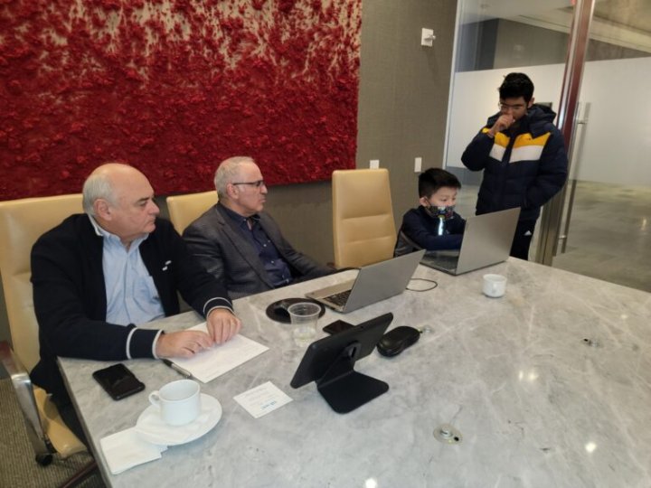 Entrenarse con una leyenda de ajedrez: Kasparov dando clases a los ...