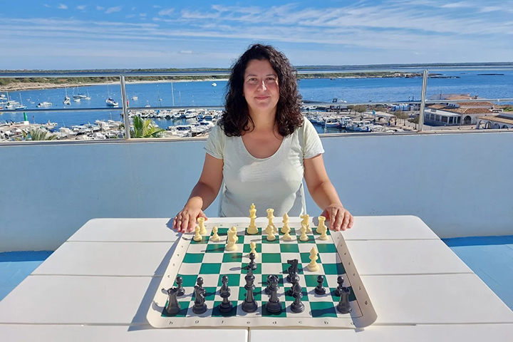 Peón de Rey no. 168: Entrevista con Mónica Calzetta, Campeona del Mundo 50+ | ChessBase